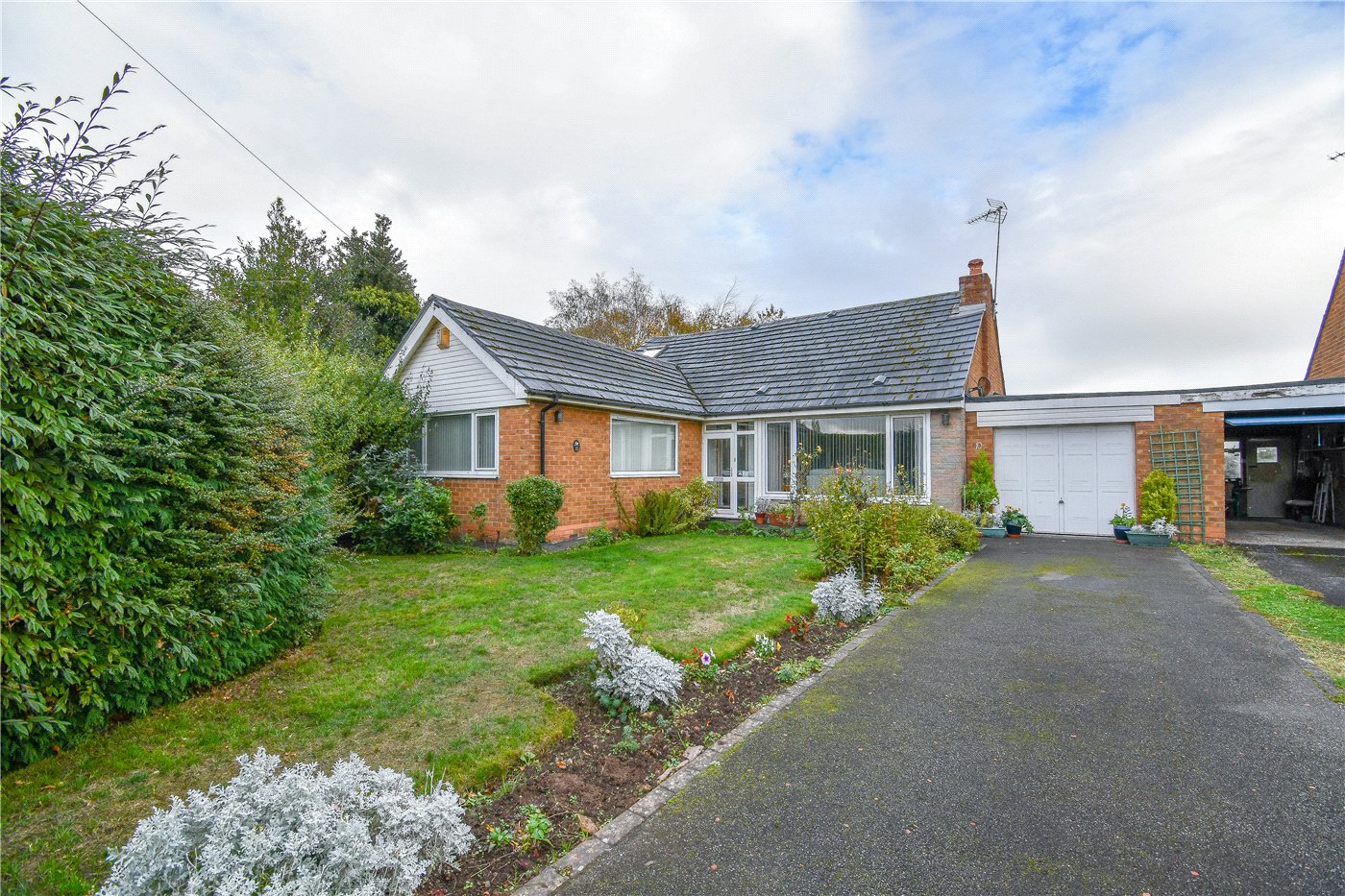 4 bedroom bungalow for sale | £400,000 | 10 Woodfall Close, Little ...