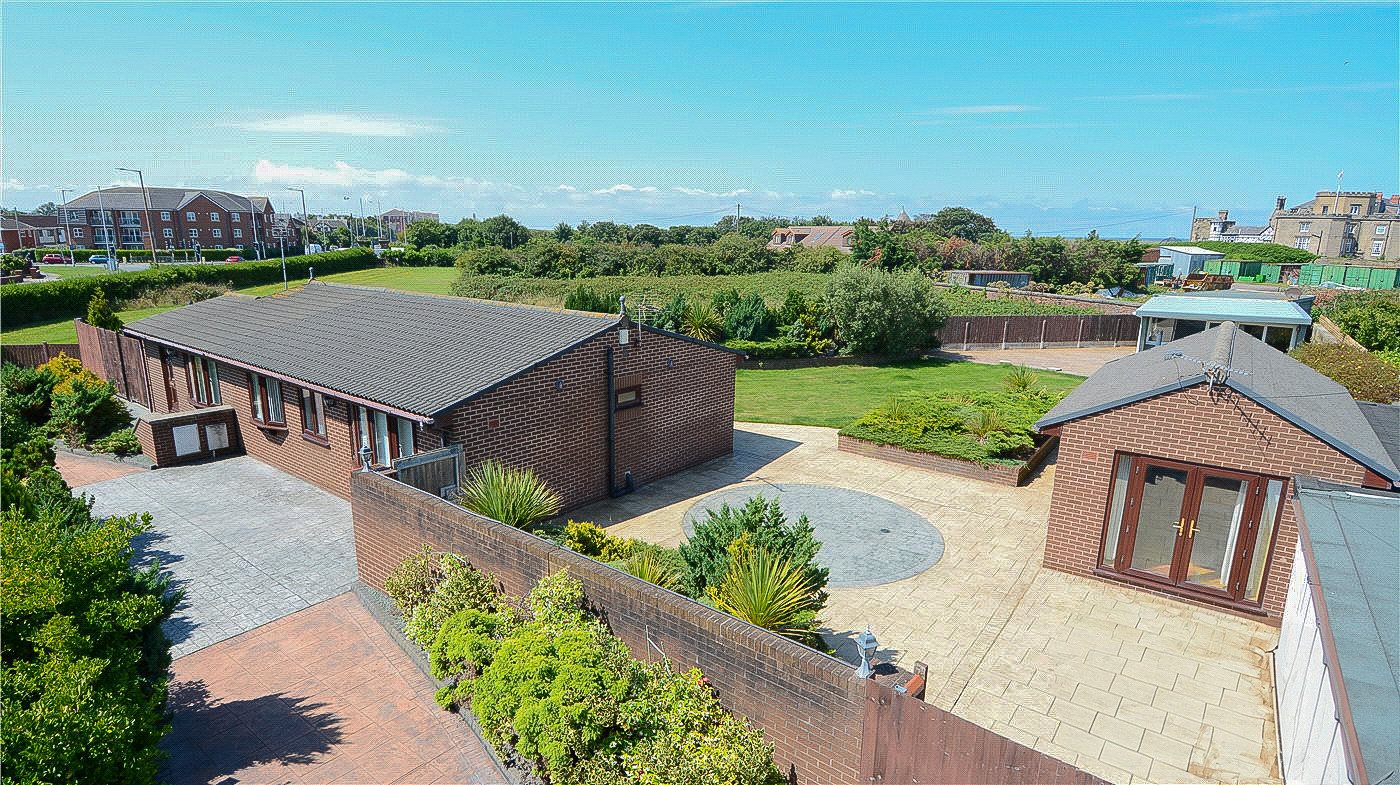 5 bedroom bungalow for sale | £425,000 | 1 Castlefield Estate, Moreton ...