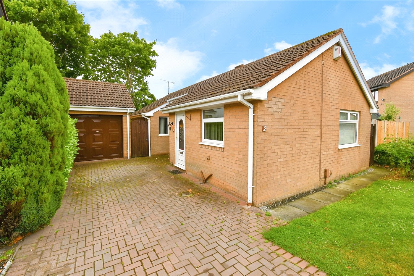 2 bedroom bungalow for sale | £250,000 | 2 Orchard Close, Great Sutton ...
